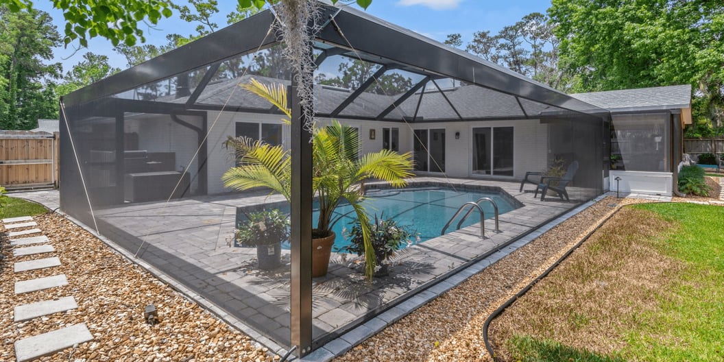 Screened Porch, Screen Enclosure, Pergola: Which One Is Right for Me?