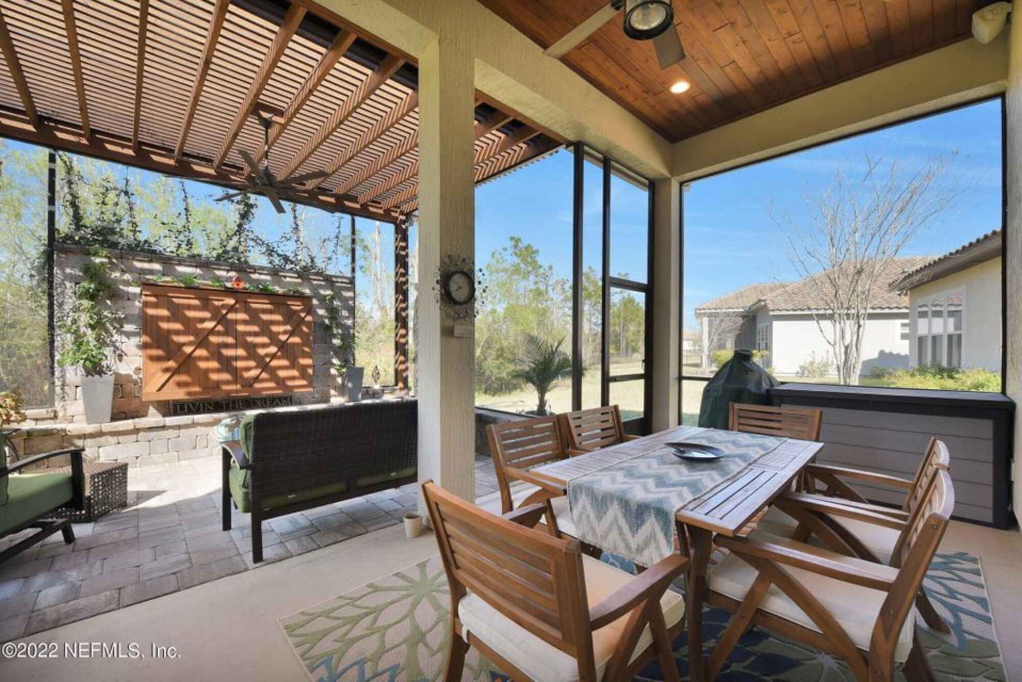 Screened Porch, Screen Enclosure, Pergola: Which One Is Right for Me?